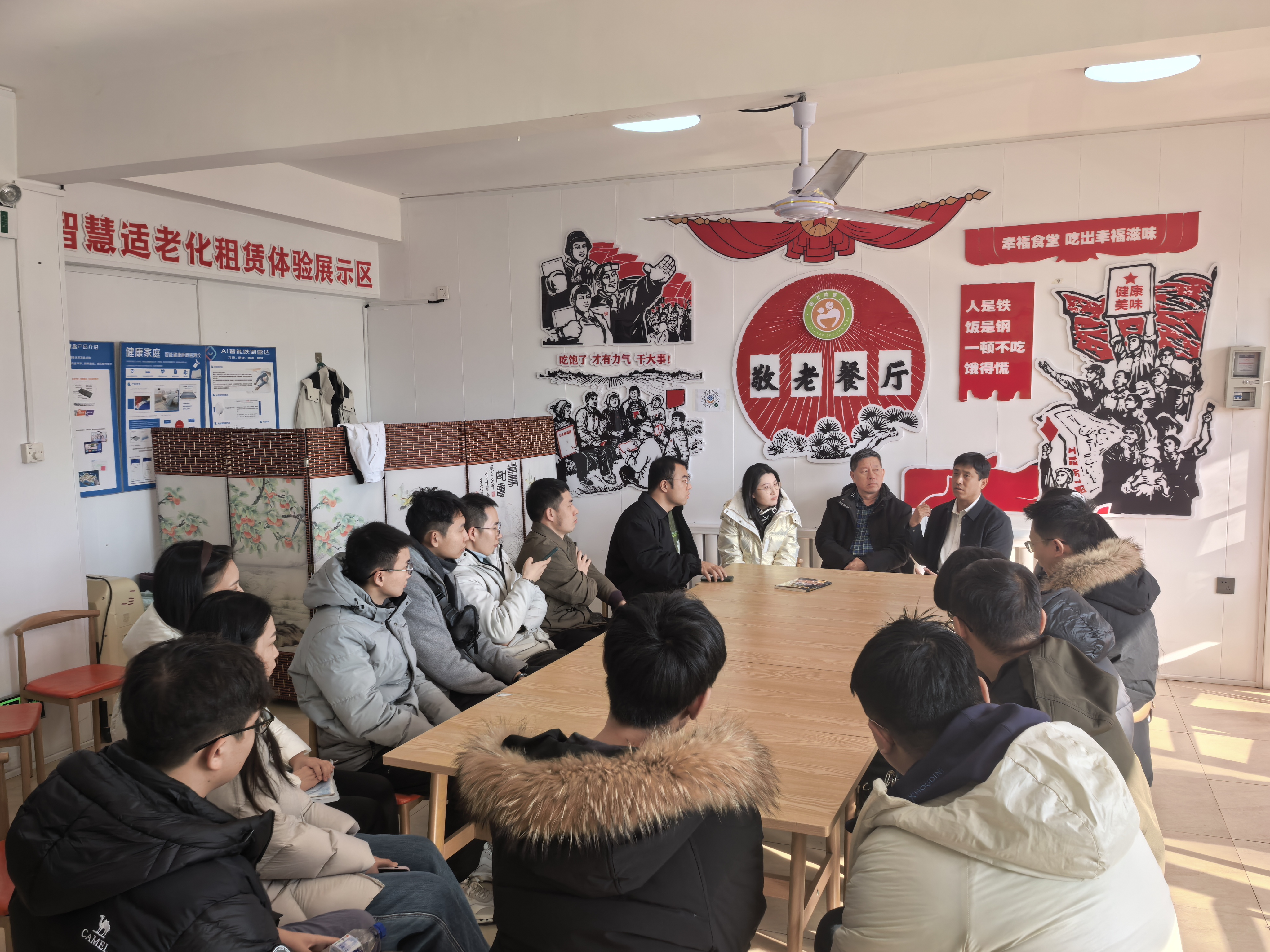 以党性赋能基层服务：吉林大学哲学社会学院师生深入吉大社区敬老餐厅开展实践学习活动-吉林大学哲学社会学院